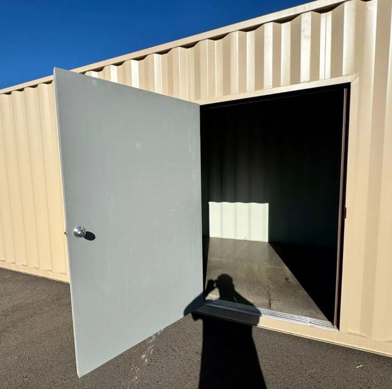 40ft shipping container with man door – High-end Containers LLC